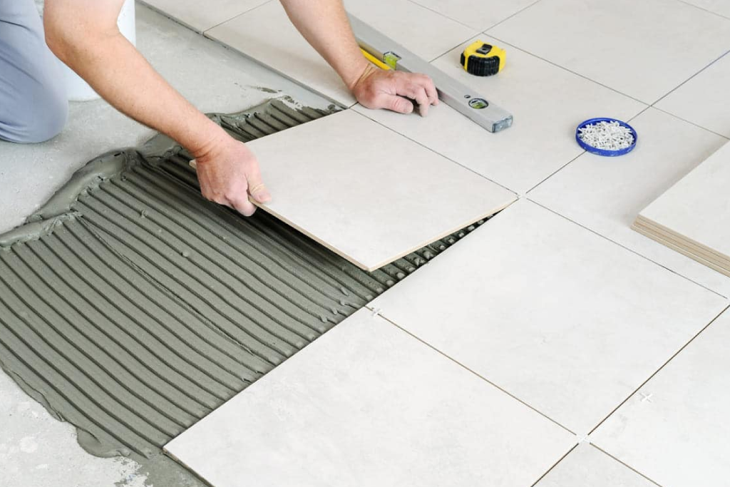 Cómo instalar cerámica, porcelanato y gres porcelánico paso a paso | Multicompany
